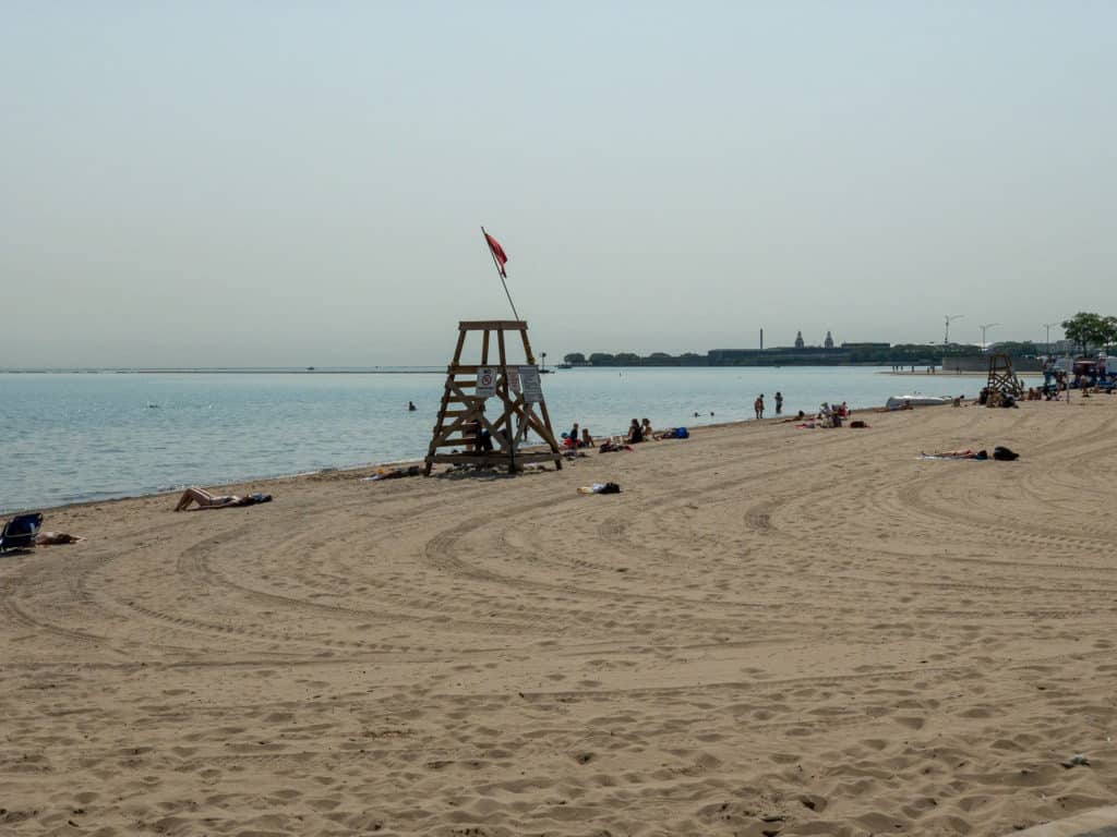 Oak Street Beach – Chicago Traveler
