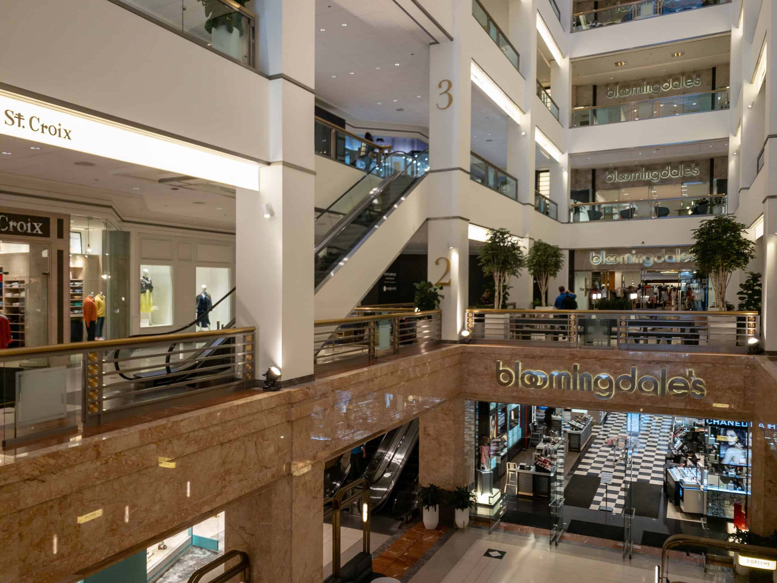 900 North Michigan Shops Chicago Traveler